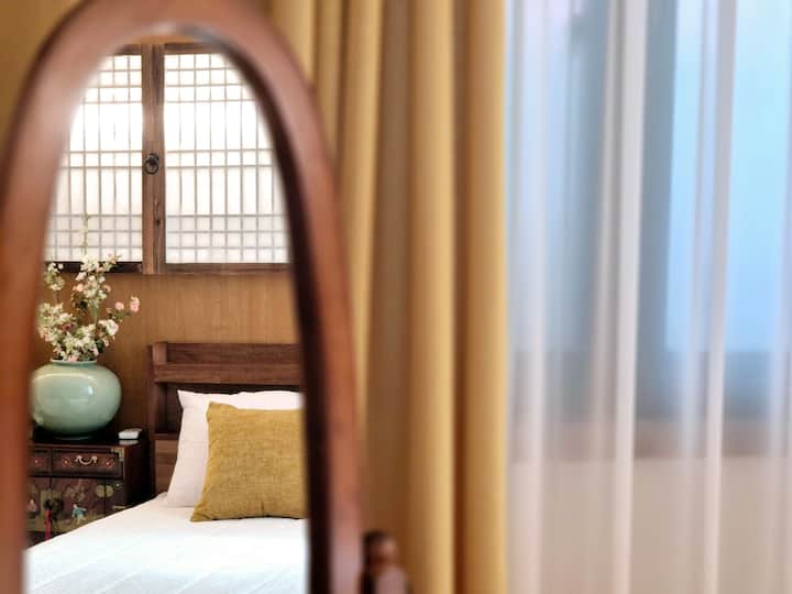 강남 한옥 스타일 · 압구정역 7분 · 3room · 최대 8인 - Seoul