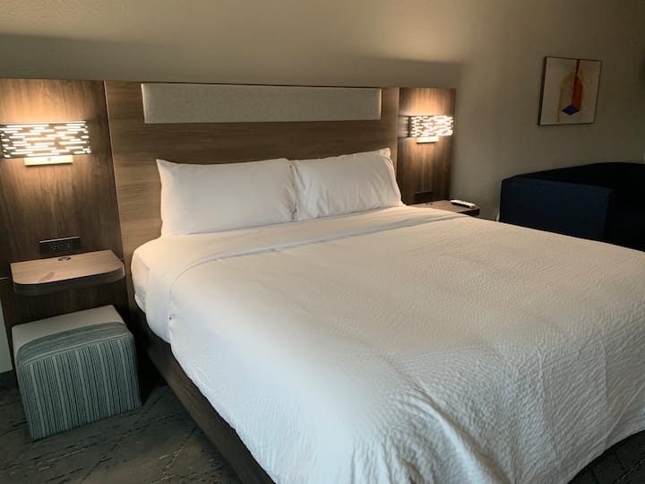 Hotel King Bed Room Near The Lake Off Hwy 380 - Bridgeport, TX