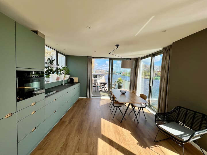 Luxurieus Water Villa 'Ubuntu' + Bikes +E- Boat - Alkmaar