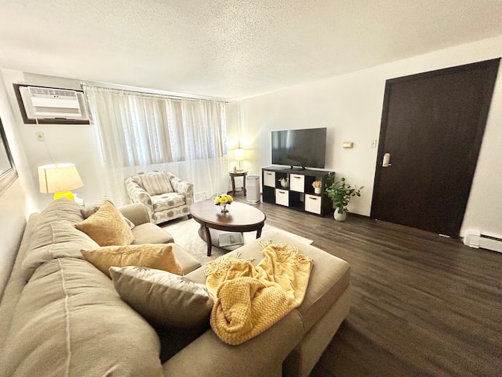 Scape To Your Marion Getaway! - Cedar Rapids, IA