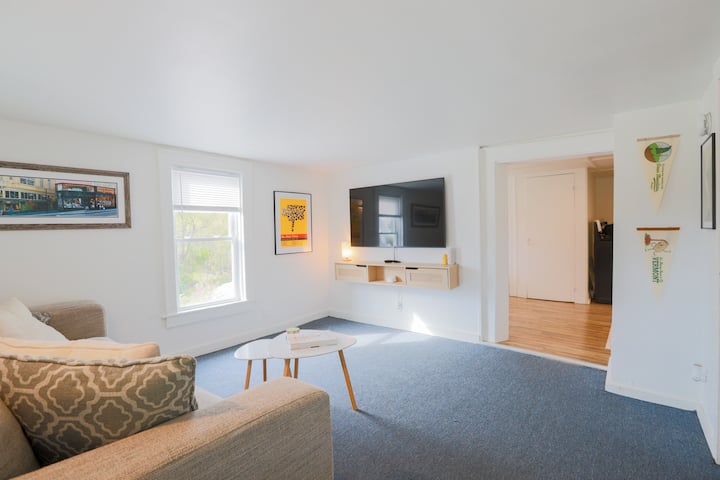 Cozy Apt - Steps From Downtown Winooski: Unit A - Vermont