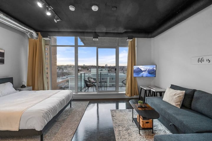 "Nova" Bright Studio |Sofa Bed |Mins To Stampede - Calgary