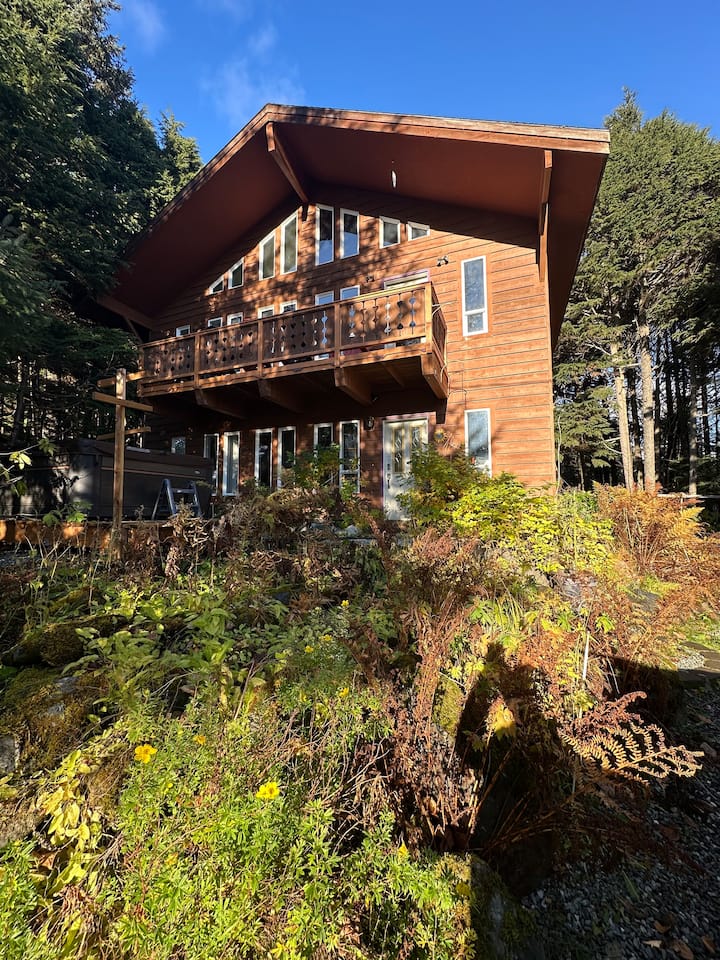 Unique Girdwood 4 Bedroom House With Hot Tub - Girdwood, AK