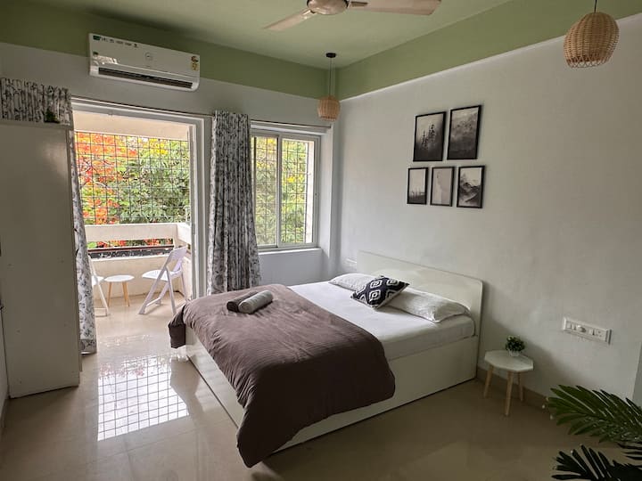 Ozone:pvt Studio W Balcony In Kp| Near Osho - Pune