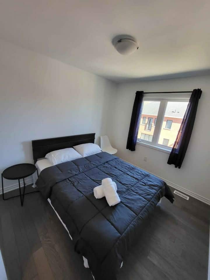 Funished Private Room Good For 2 Persons - Oakville