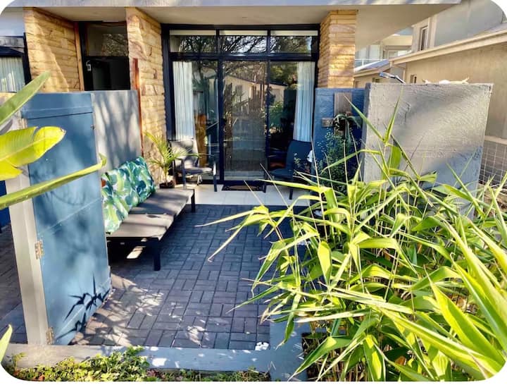 Cosy 1 Bedroom Apartment - Steps From The Beach - Broulee