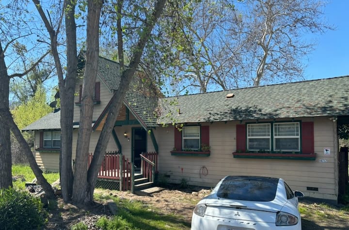 River Front Two-bed Room Cabin #10 With A Loft - Three Rivers, CA