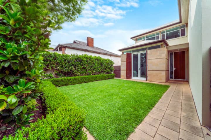 Elegant Family Home On Stanley Street - Stirling