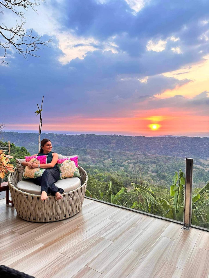Veronica Guesthouse W/ Breathtaking Mountain View - La Unión