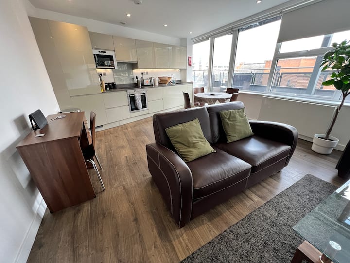 1-bed With Balcony In Central Richmond - Twickenham