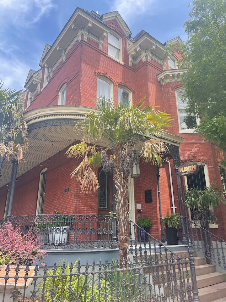Beautiful Historic Apartment - Norfolk, VA