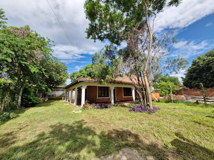 Casa Familiar Estilo Colonial A Metros Del Lago - San Bernardino
