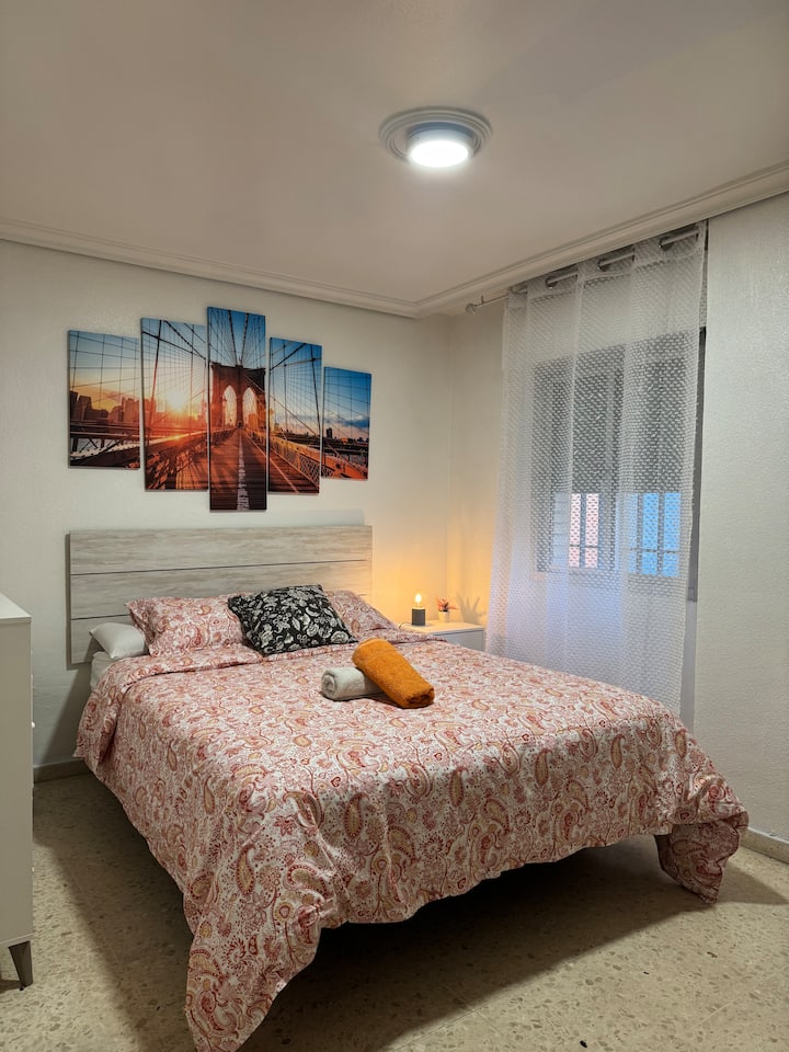 Habitación Luminosa En Macarena Con Baño Privado - Sevilla