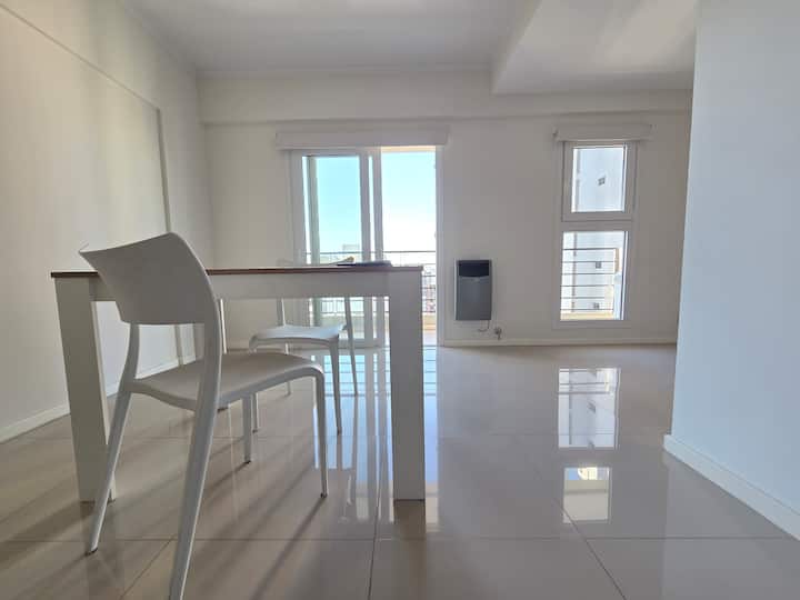 Central 9th Floor Loft: Bright, Balcony & Views. - La Plata, Argentina