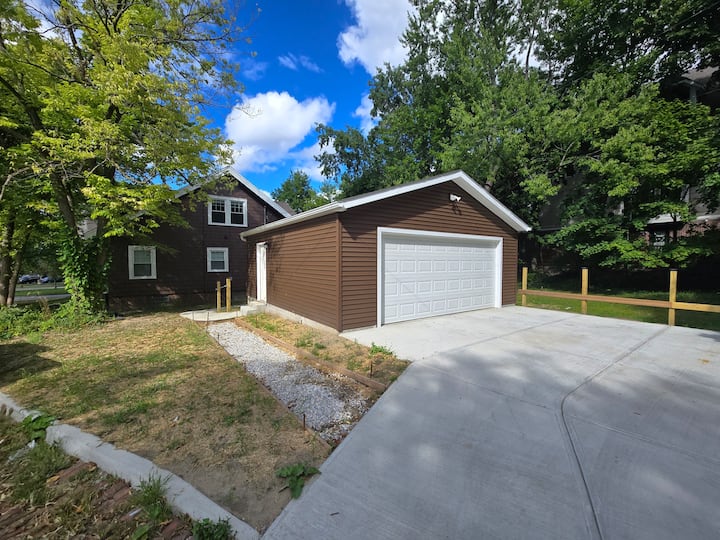 Remodeled Bungalow With 1st Flr Bedrooms! - Cleveland Heights, OH