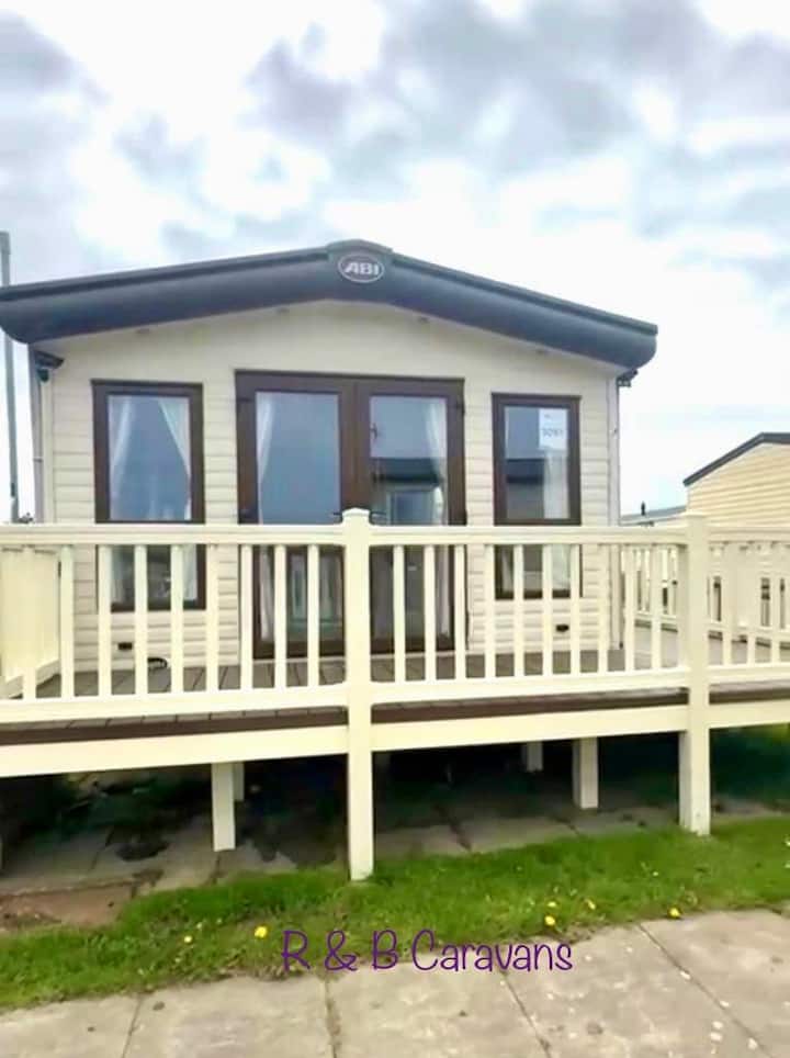 Spacious 5 Berth Caravan - Abergele