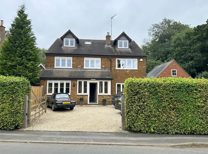 Welcoming 5 Bedroom Family Home - Banbury