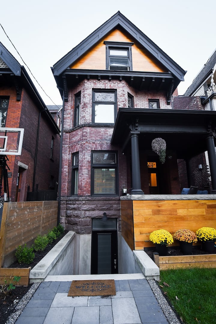 Parkdale Lower Apartment! - Toronto