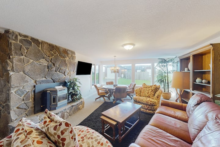 4br Funky Beach House With Ocean Views & Grill - Bandon, OR