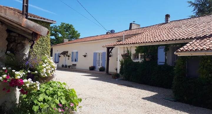 Les Gîtes De Yanaely - Primel - - Juignac