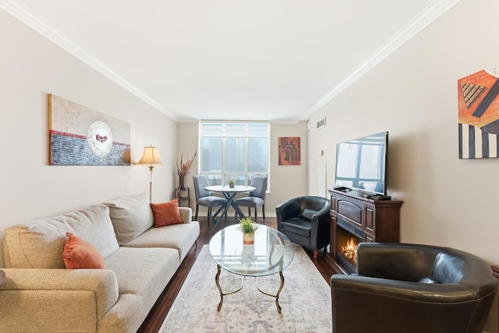 Spacious 2 Bed + 2 Bath In The Heart Of North York - Toronto
