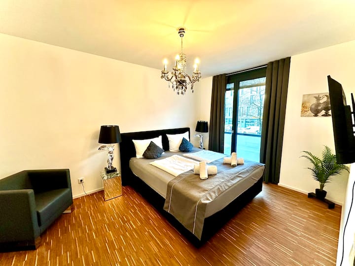 City Connect: Metro/shops/bus - Munich