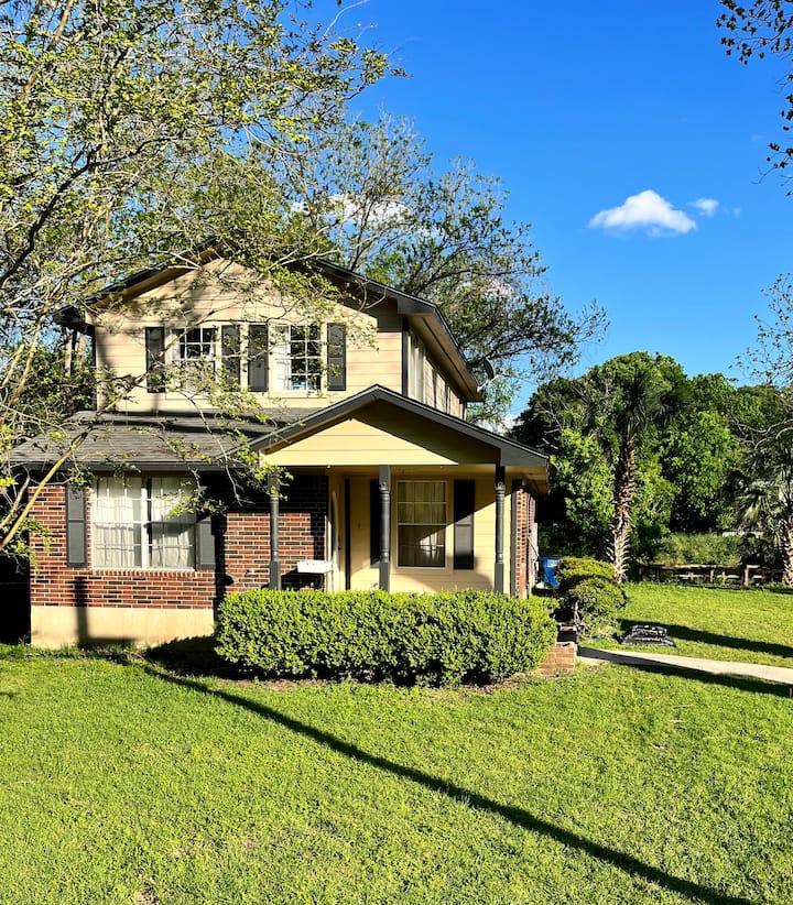 Lake Dunlap’s Airbnb - New Braunfels, TX