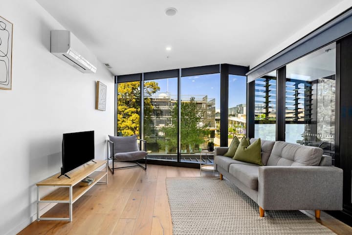 Stylish 2 Bedroom Apartment - 