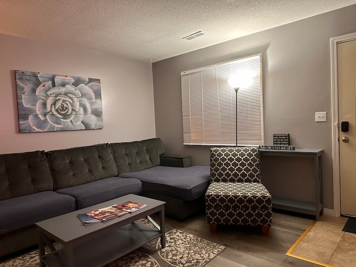 ~A Home Away From Home~sleeps 8~ - Columbia, MO