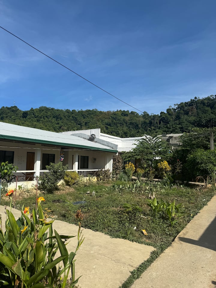 Near With Town Square And Beach - El Nido