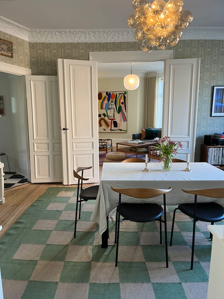Spacious And Central Apartment In Frederiksberg - Copenhagen