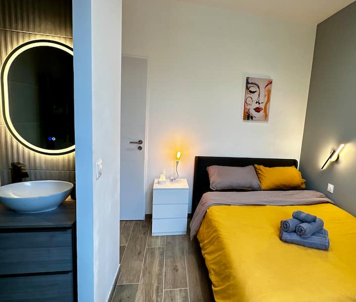 Chambre & Sdb Privée, Luxe, Rénové,clim, Wifi,tram - Niza