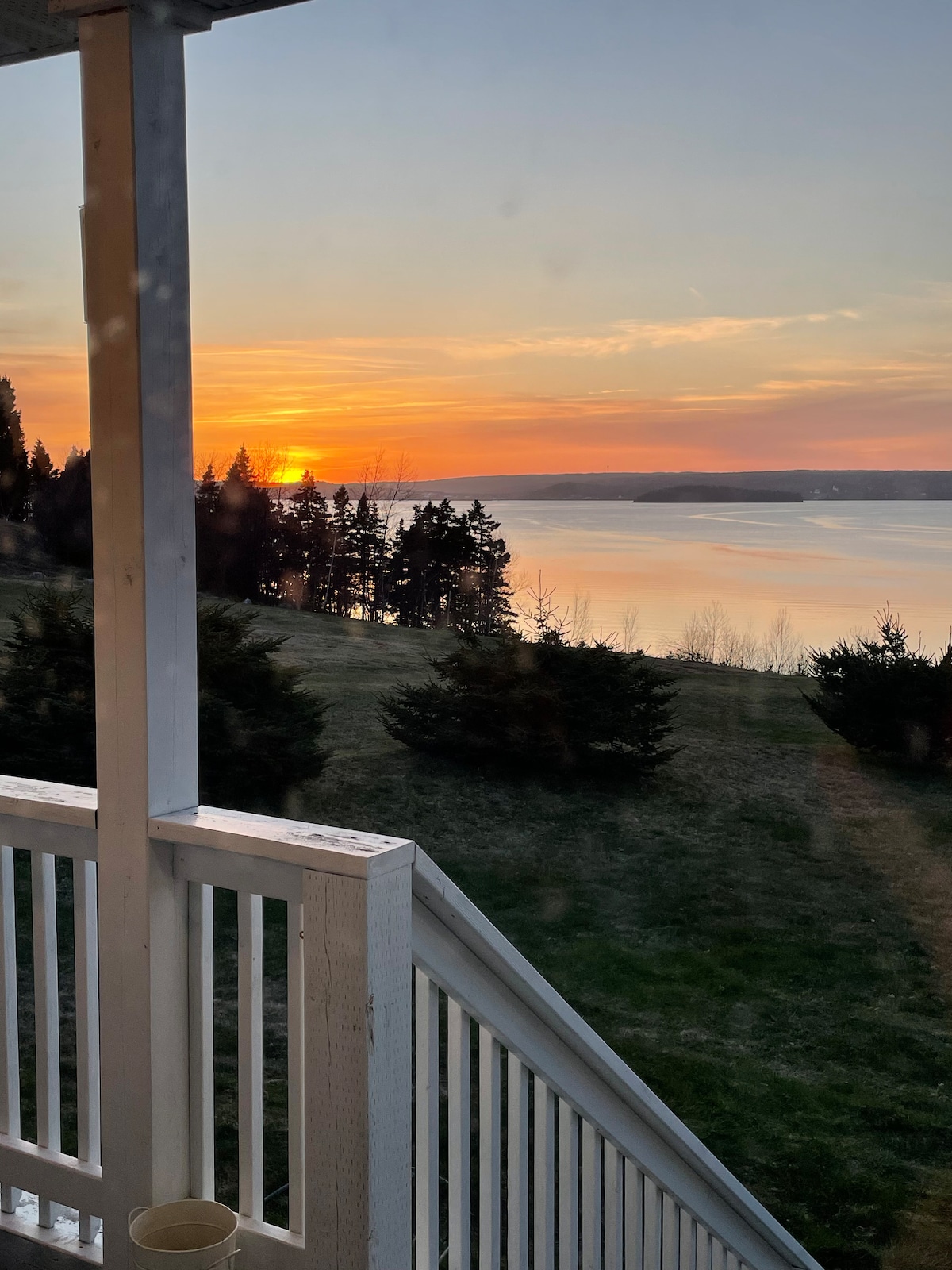 Diamond Skyline Retreat - Waterfront with Hot tub - Houses for Rent in ...