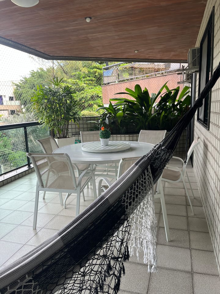 Praia. 5 Minutos Posto 9. Varanda + 2 Vagas Carro - Recreio dos Bandeirantes