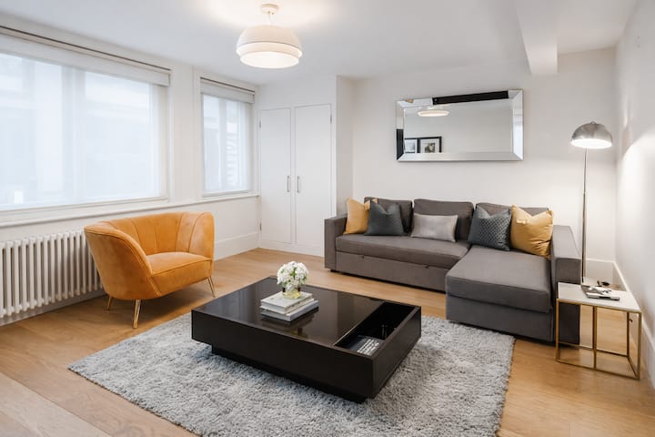 Vi&co | Chic Urban Oasis | Spacious Quiet Soho 1br - London
