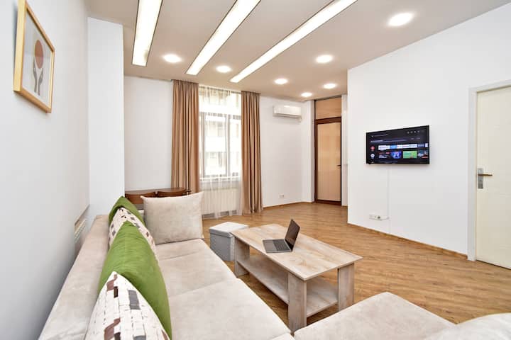 Apartment In Yerevan Near Seasons Park - 예레반