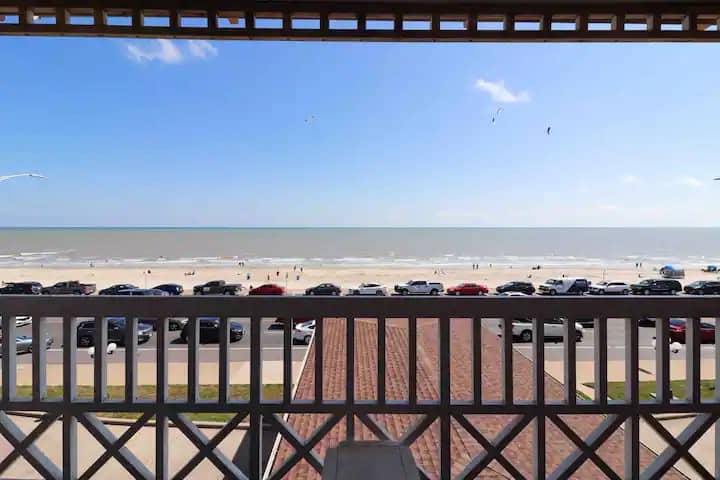 Dusky Dawn! Direct Beachfront! Sleeps 8! Seawall! - 加爾維斯頓島
