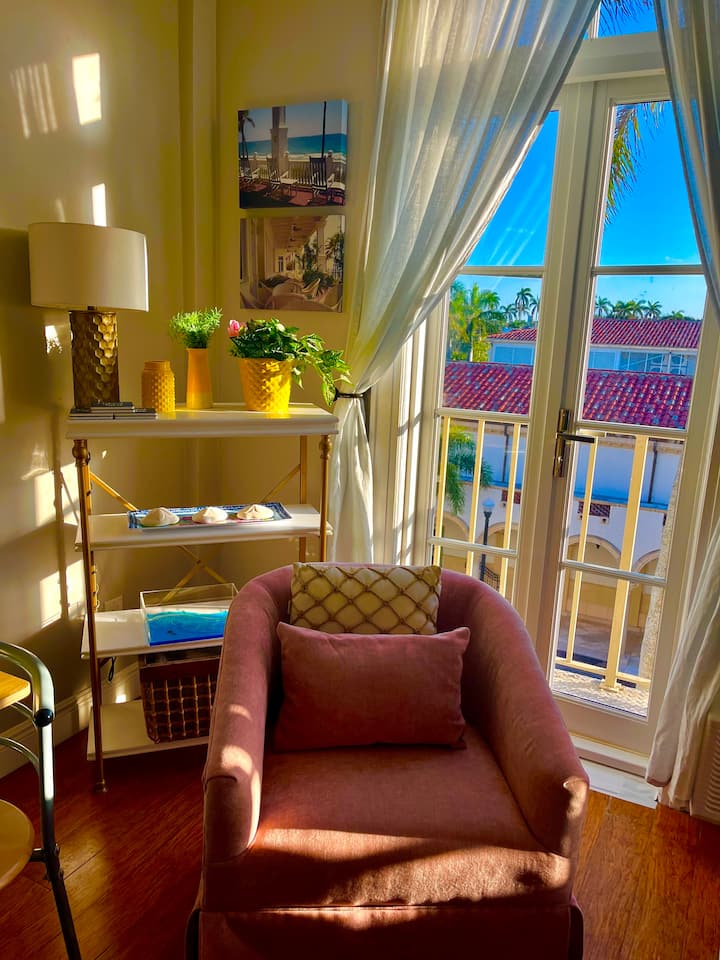 Palm Beach Pad
Studio In Palm Beach Hotel - Palm Beach, FL