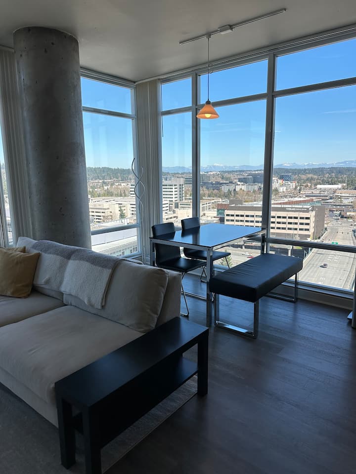 Modern Lux Bellevue High Rise - Bellevue, WA