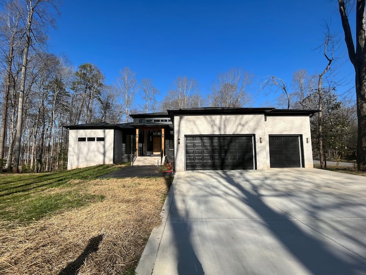 Oasis In Jamestown Nc - Greensboro, NC