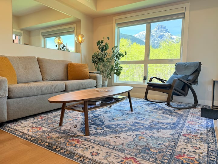 Hideaway: Peaceful Balcony, Trails & Bike Storage - Canmore