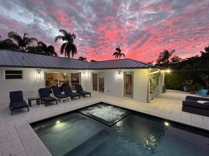 Quiet Poolside Tropical Paradise - Jupiter, FL
