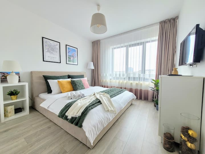 Stylish City Escape With Relaxing Sunset View - Bucarest