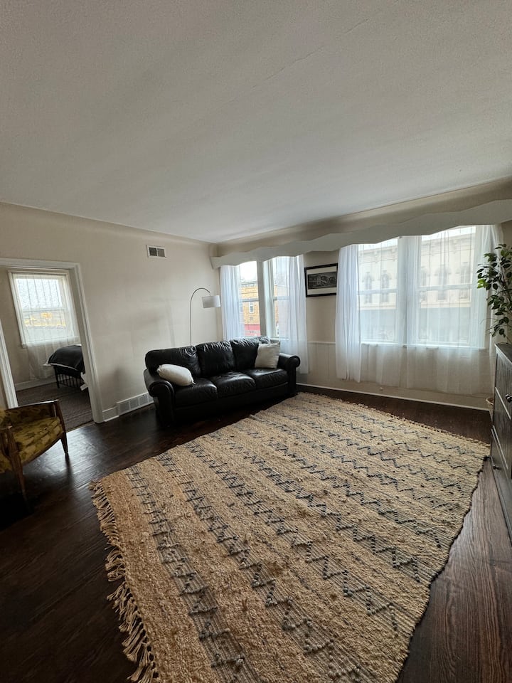 Cozy Flat In Downtown Paw Paw! Lucky Wolf Cave! - Lawton, MI