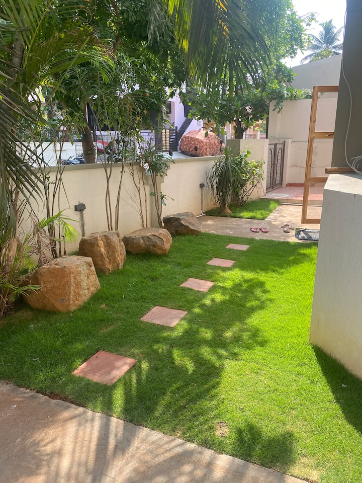 Independent A/c Home For16ppl - Ello Stays - Mysuru