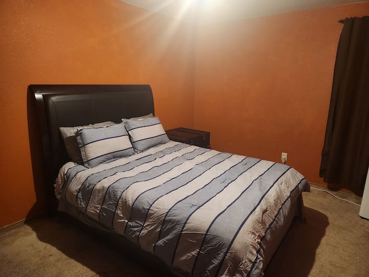 Spacious Oasis Bedroom 2 (Upstairs) - Fort Worth, TX