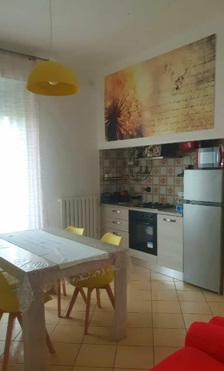 ᑕᗩSᗩ ᗰᗩᖴᗩᒪᗪᗩ Zona Stazione/centro. Posto Auto. - Imola