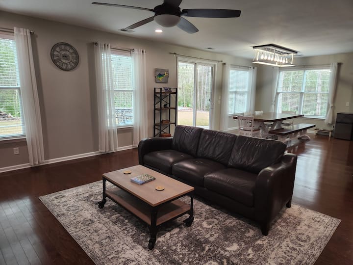 Enchanting 3 Bed, 2.5 Bath Bluffton Retreat 28 Day - Bluffton, SC