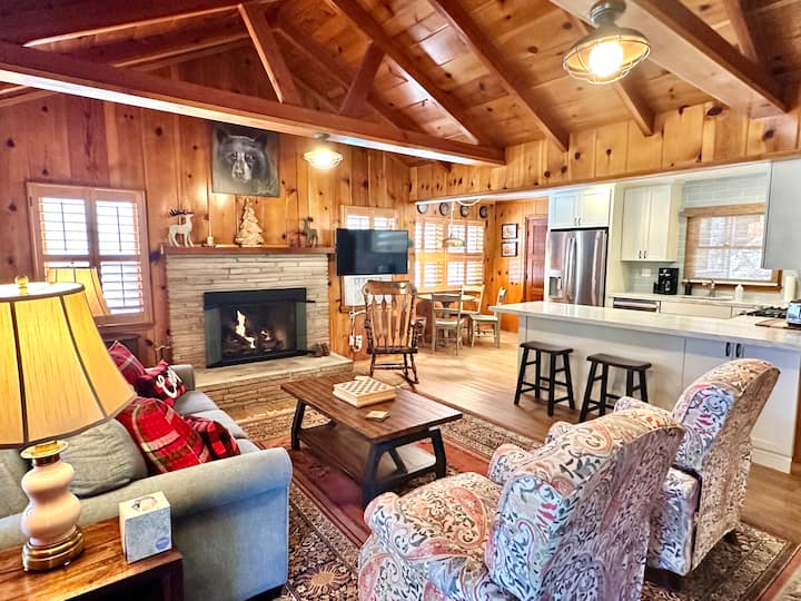 Cabin 'Round The Corner: A Cozy Mountain Getaway - Wrightwood, CA