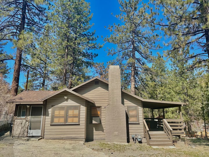 Cabin 'Round The Corner: A Cozy Mountain Getaway - Wrightwood, CA